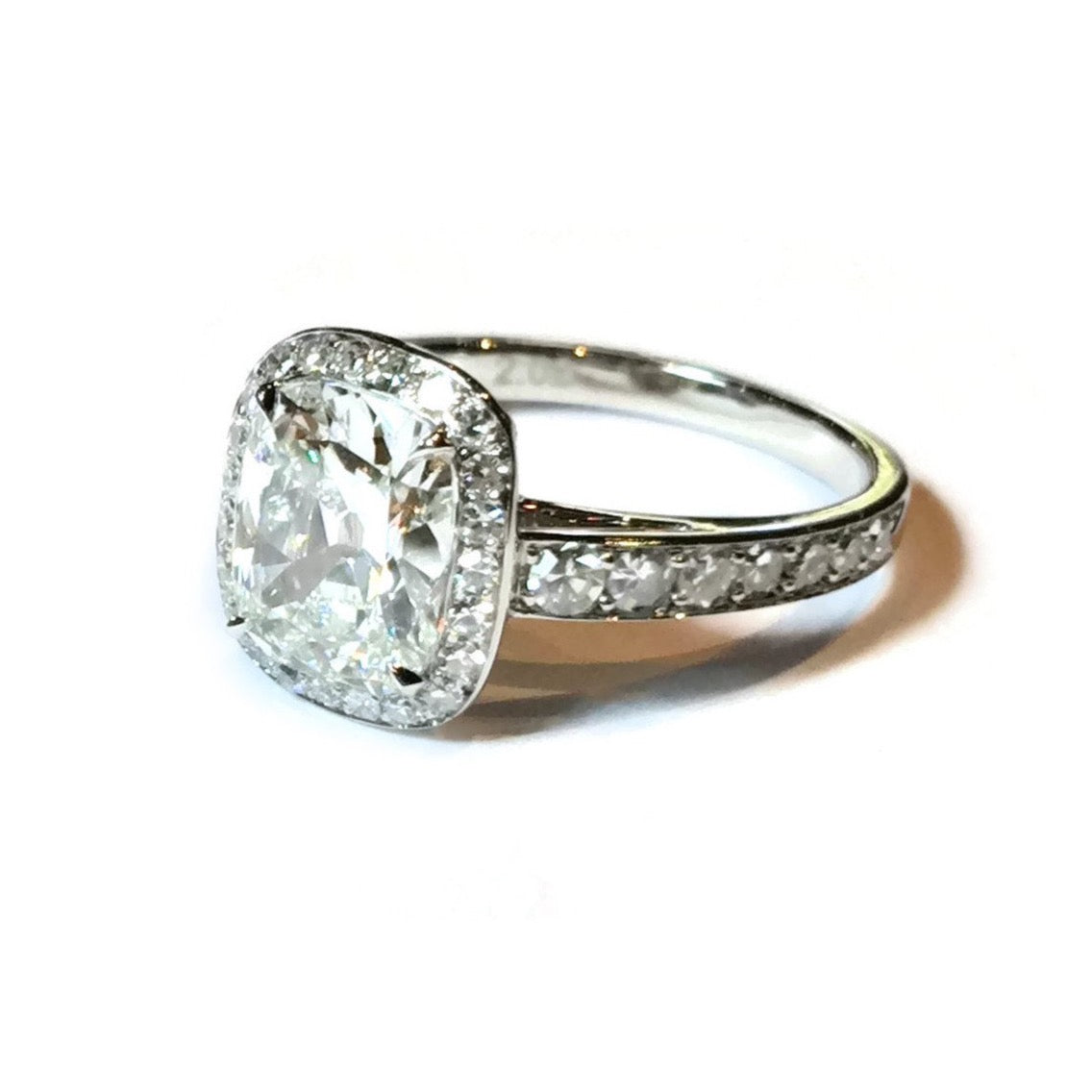 Eclat Jewels - Halo Ring with 1 Cushion-cut Diamond and 37 Round Diamo ...