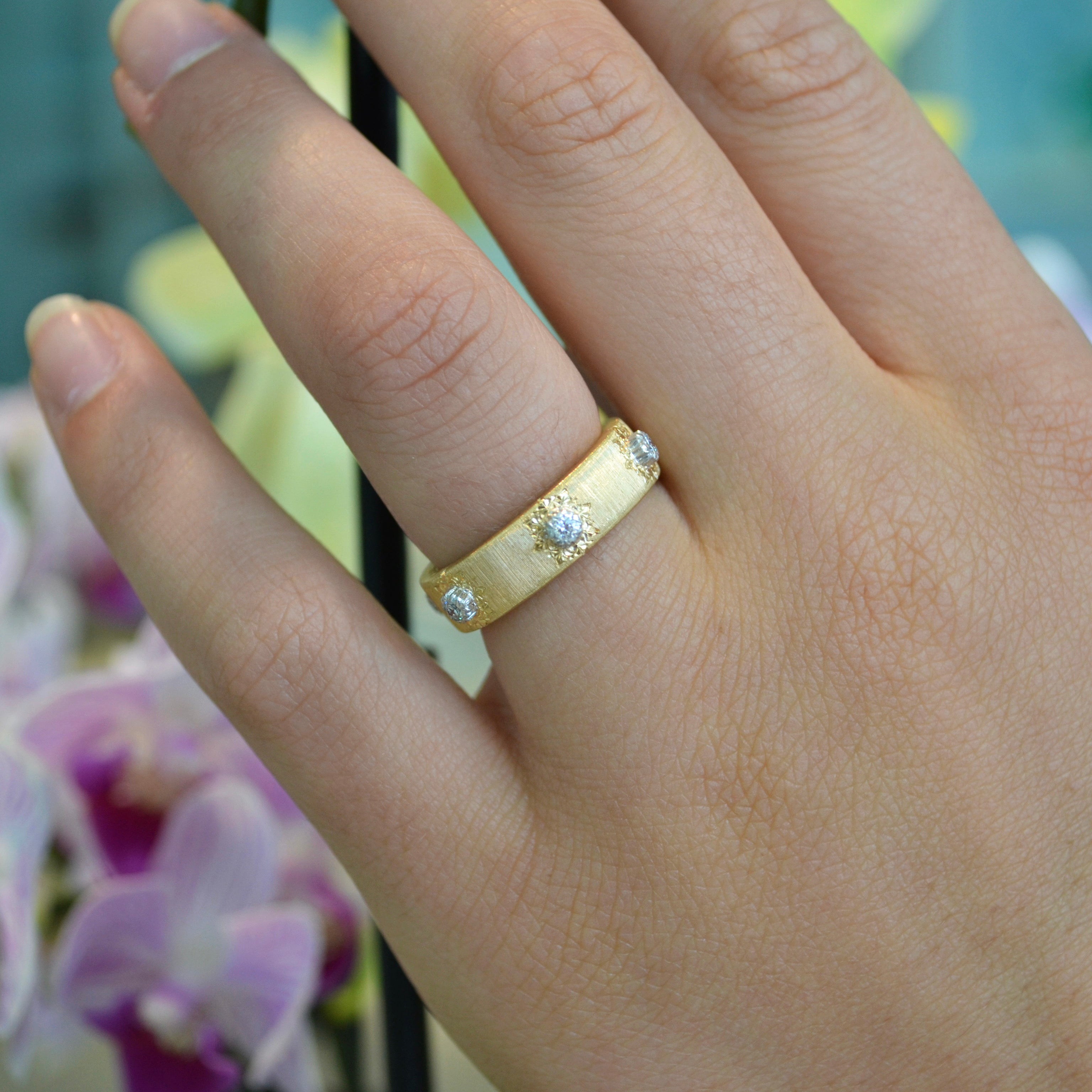 Buccellati - Macri Classica Eternelle 5.5 mm Band Ring with Diamonds ...